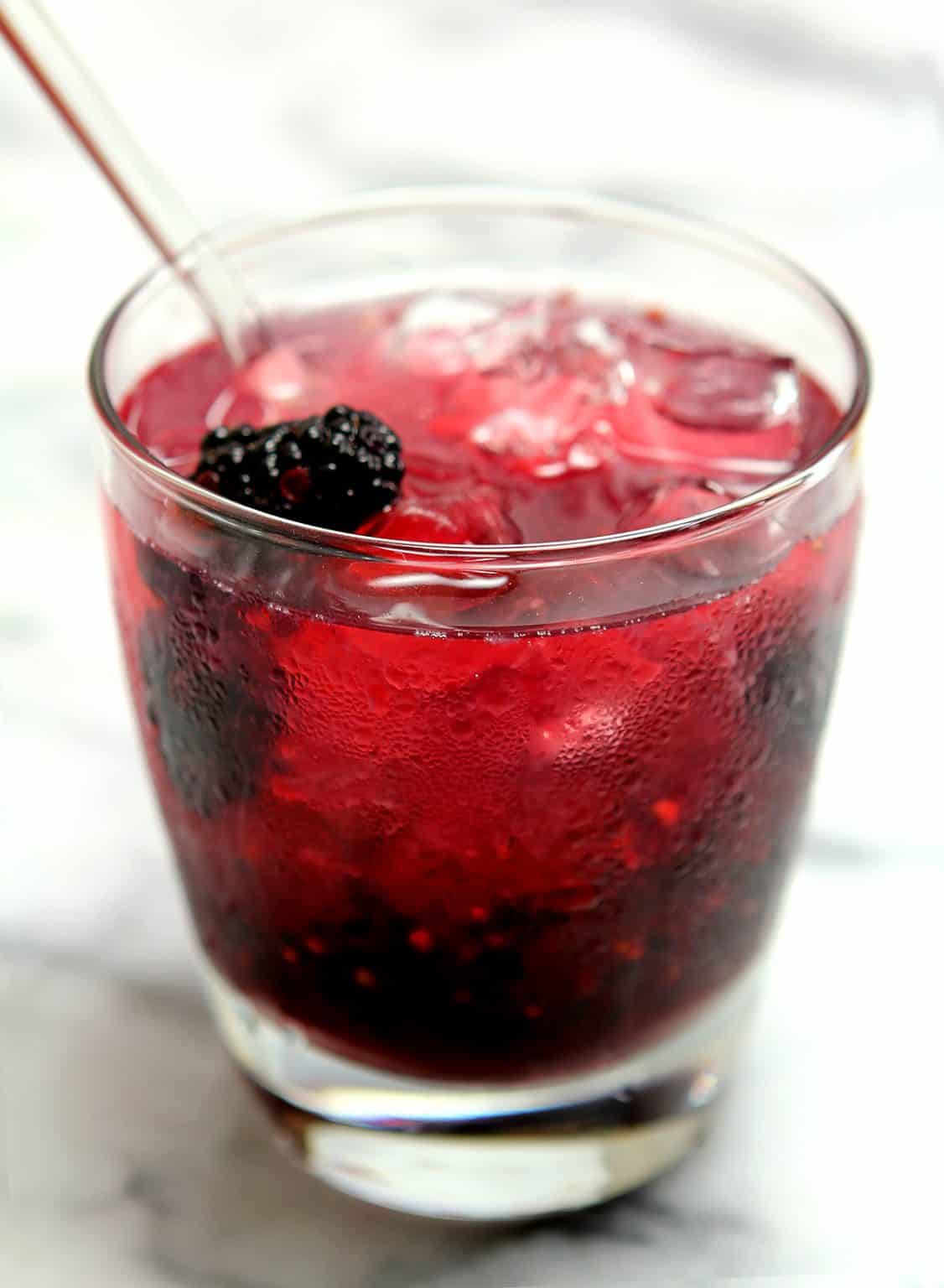 Blackberry Bramble Cocktail - Creative Culinary